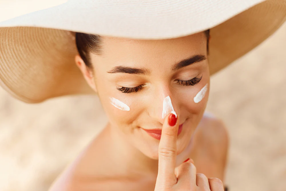 The Ultimate Guide To Non-Toxic Mineral Sunscreens For Midlife Skin